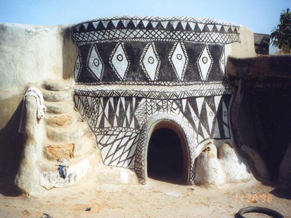 Houses | The Frafra and their colours