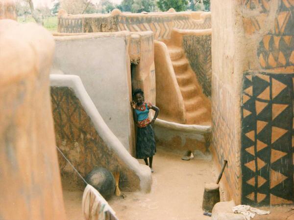 Houses | The Frafra and their colours