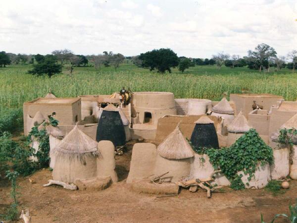 Houses | The Frafra and their colours